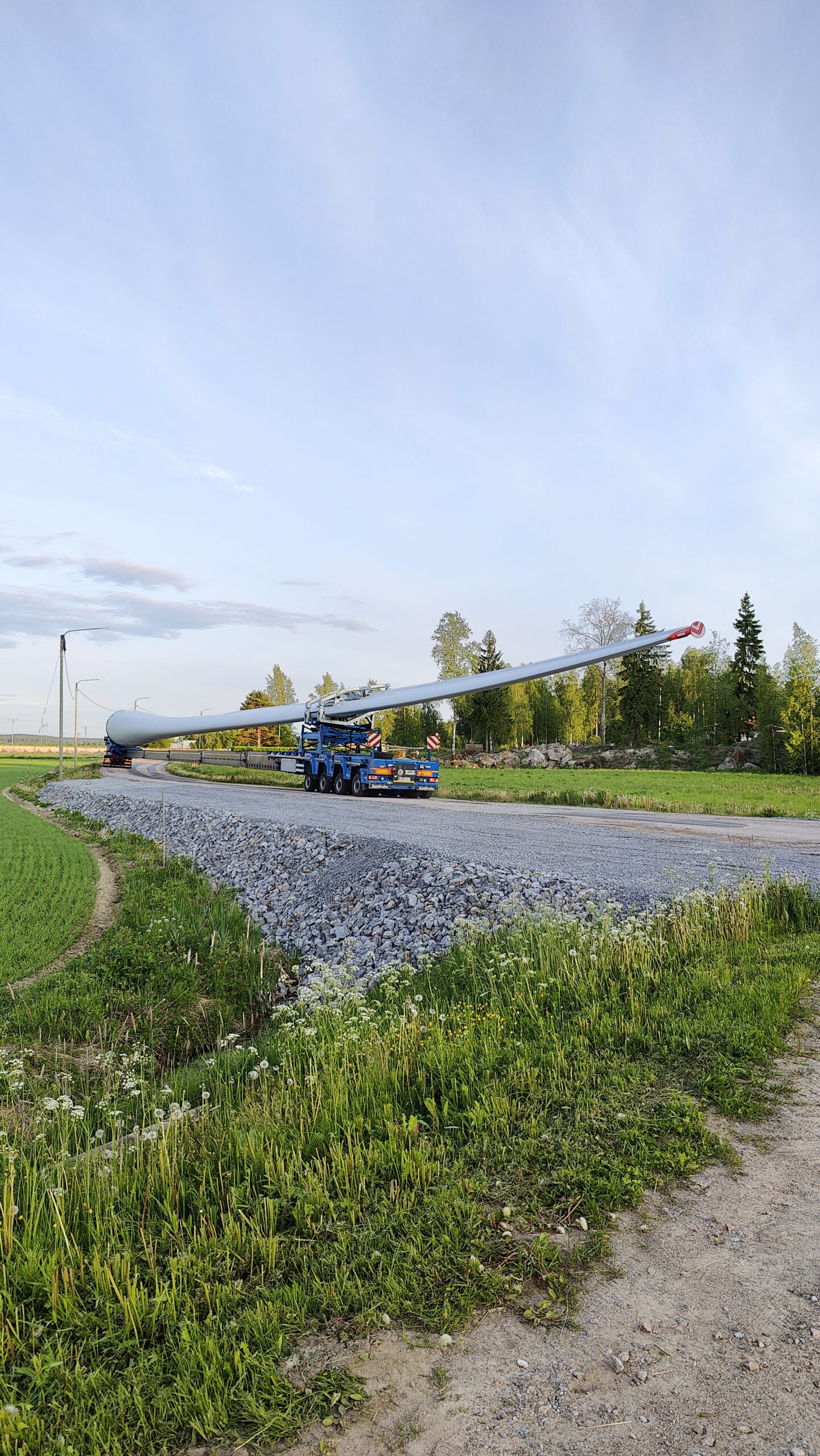 Impressive transport: wind turbine blades reach construction site in ...